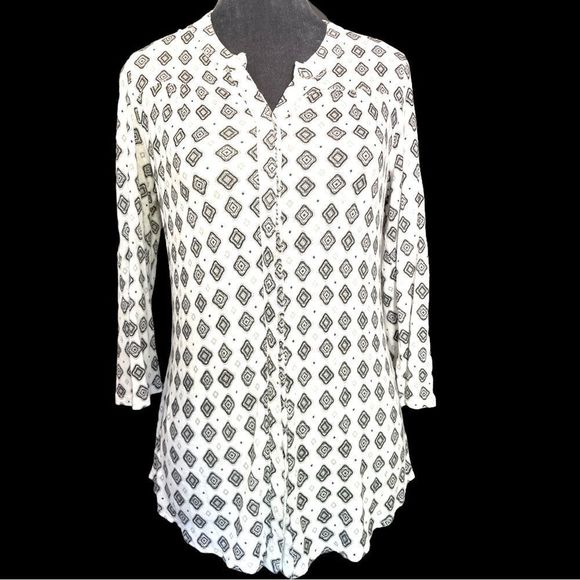 Max Jeans | Tops | Maxjeanssuper Soft Figure Hugging Long Sleeve Button ...